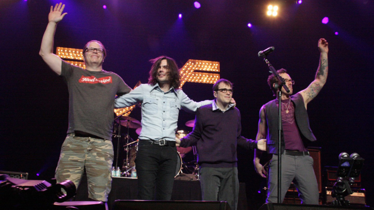 Foto Januari 2013, Weezer Hentak Panggung Senayan Foto Januari 2013, Weezer Hentak Panggung Senayan