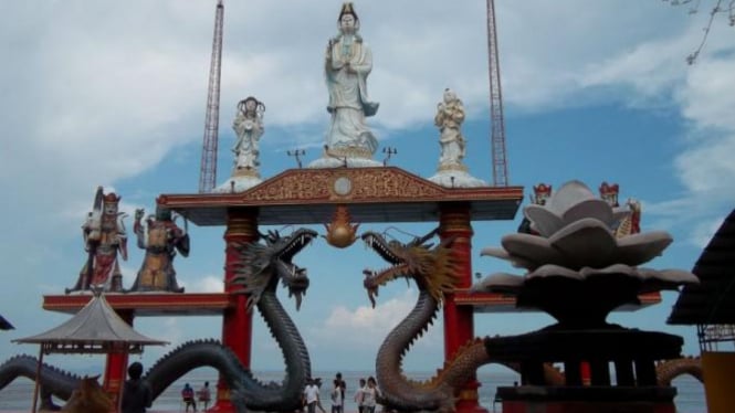 Kelenteng Sanggar Agung yang Indah di Surabaya Kelenteng Sanggar Agung yang Indah di Surabaya