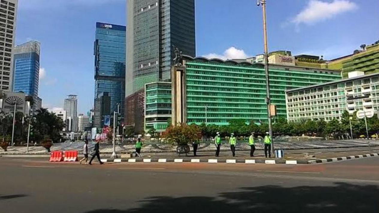 Foto Ahok Paksa Gedung-gedung di Thamrin Bongkar Pagar Foto Ahok Paksa Gedung-gedung di Thamrin Bongkar Pagar