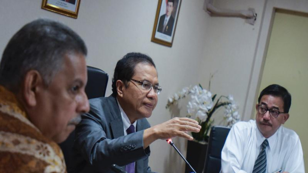 Foto Menko Rizal: Kasih Rakyat Pilihan Bayar Listrik Foto Menko Rizal: Kasih Rakyat Pilihan Bayar Listrik