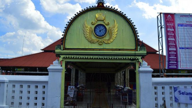 Wisata Religi ke Masjid Gedhe Kauman Yogyakarta Wisata Religi ke Masjid Gedhe Kauman Yogyakarta