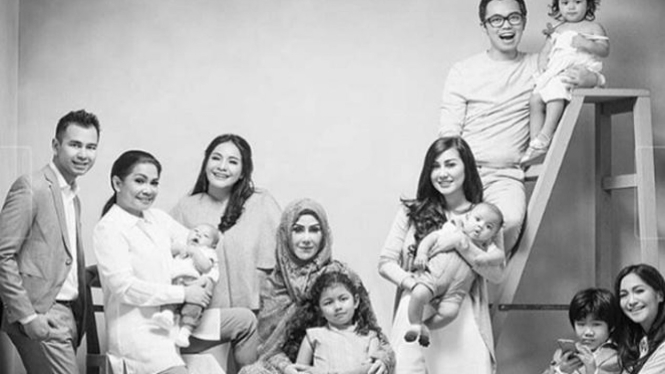 Deretan Artis Muda yang Jadi Tulang Punggung Keluarga Deretan Artis Muda yang Jadi Tulang Punggung Keluarga
