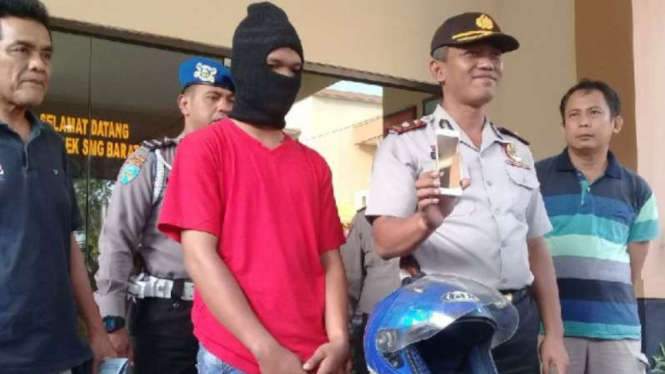 Akhir Kisah Pemandu Karaoke Cantik, Tewas Telanjang Dicekik Pelanggan Akhir Kisah Pemandu Karaoke Cantik, Tewas Telanjang Dicekik Pelanggan