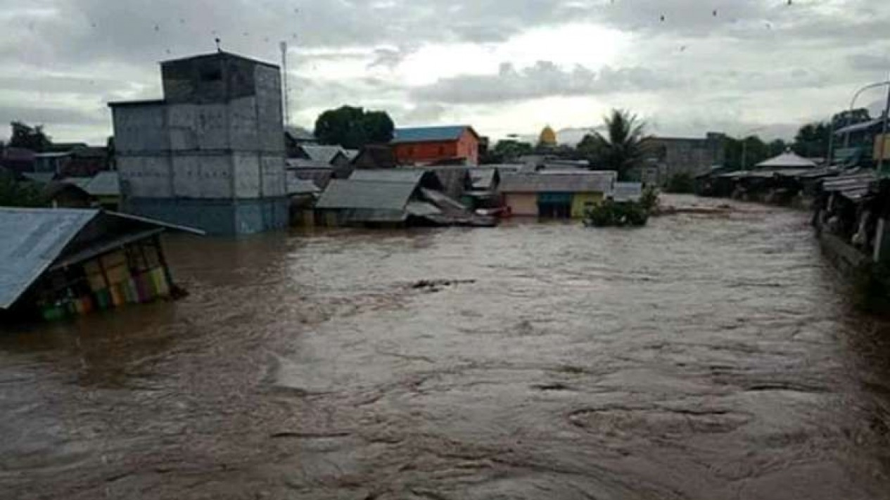 Foto Banjir Bandang Terjang Dompu, Ketinggian Air Tiga Meter Foto Banjir Bandang Terjang Dompu, Ketinggian Air Tiga Meter