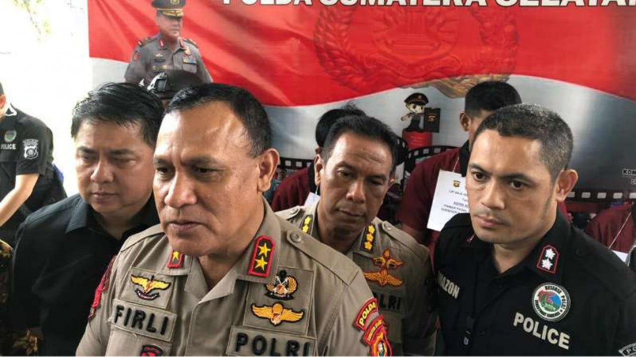 Foto Guru Honorer Jadi Kurir Narkoba karena Tergiur Upah Rp30 Juta Foto Guru Honorer Jadi Kurir Narkoba karena Tergiur Upah Rp30 Juta