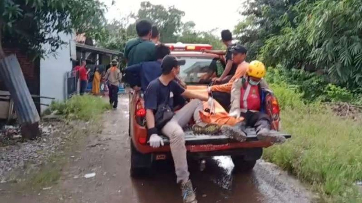 Foto 3 Bocah di Bekasi Hanyut, Ditemukan Sudah Tak Bernyawa Foto 3 Bocah di Bekasi Hanyut, Ditemukan Sudah Tak Bernyawa