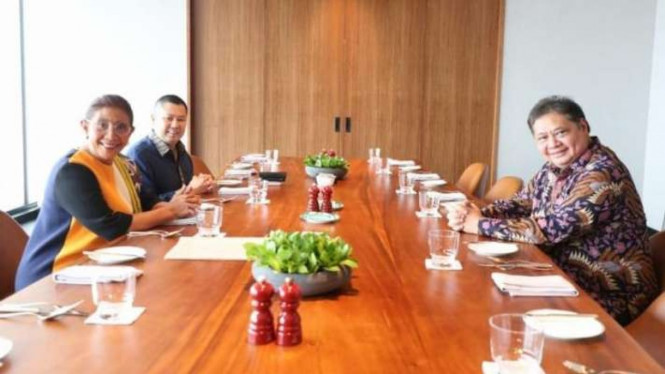 Hary Tanoe, Airlangga, dan Susi Pudjiastuti Bertemu Bahas Pemilu 2024 Hary Tanoe, Airlangga, dan Susi Pudjiastuti Bertemu Bahas Pemilu 2024