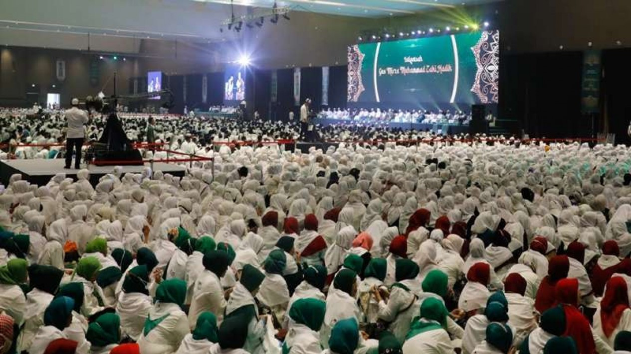 Foto Doa Ribuan Santri Nusantara untuk Ganjar Pranowo Foto Doa Ribuan Santri Nusantara untuk Ganjar Pranowo