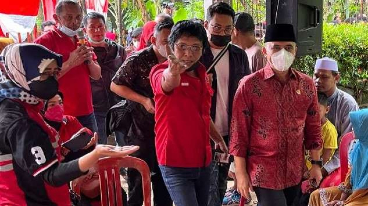 Foto Adian Napitupulu: Turun ke Bawah Jangan Tinggalkan Rakyat Foto Adian Napitupulu: Turun ke Bawah Jangan Tinggalkan Rakyat