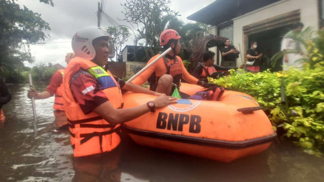 Bpbd Peringatkan Warga Hingga Wisatawan Di Bali Waspada Cuaca Buruk