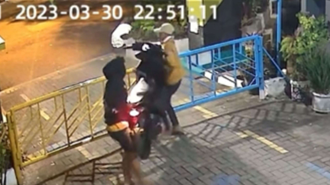 Viral Aksi 2 Pencuri Gelagapan Amankan Motor yang Ditumpangi sampai ... Viral Aksi 2 Pencuri Gelagapan Amankan Motor yang Ditumpangi sampai ...
