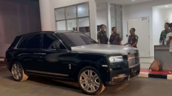 Mobil Mewah Rolls Royce Hadiah Kado Ulang Tahun untuk Sandra Dewi ... Mobil Mewah Rolls Royce Hadiah Kado Ulang Tahun untuk Sandra Dewi ...