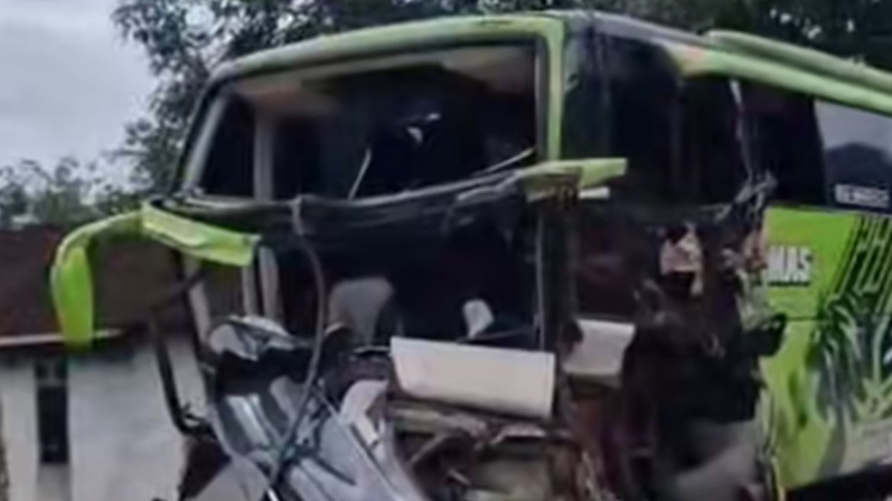 Foto Viral! Bus Rombongan SMK 17 Samarinda Kecelakaan di IKN Foto Viral! Bus Rombongan SMK 17 Samarinda Kecelakaan di IKN